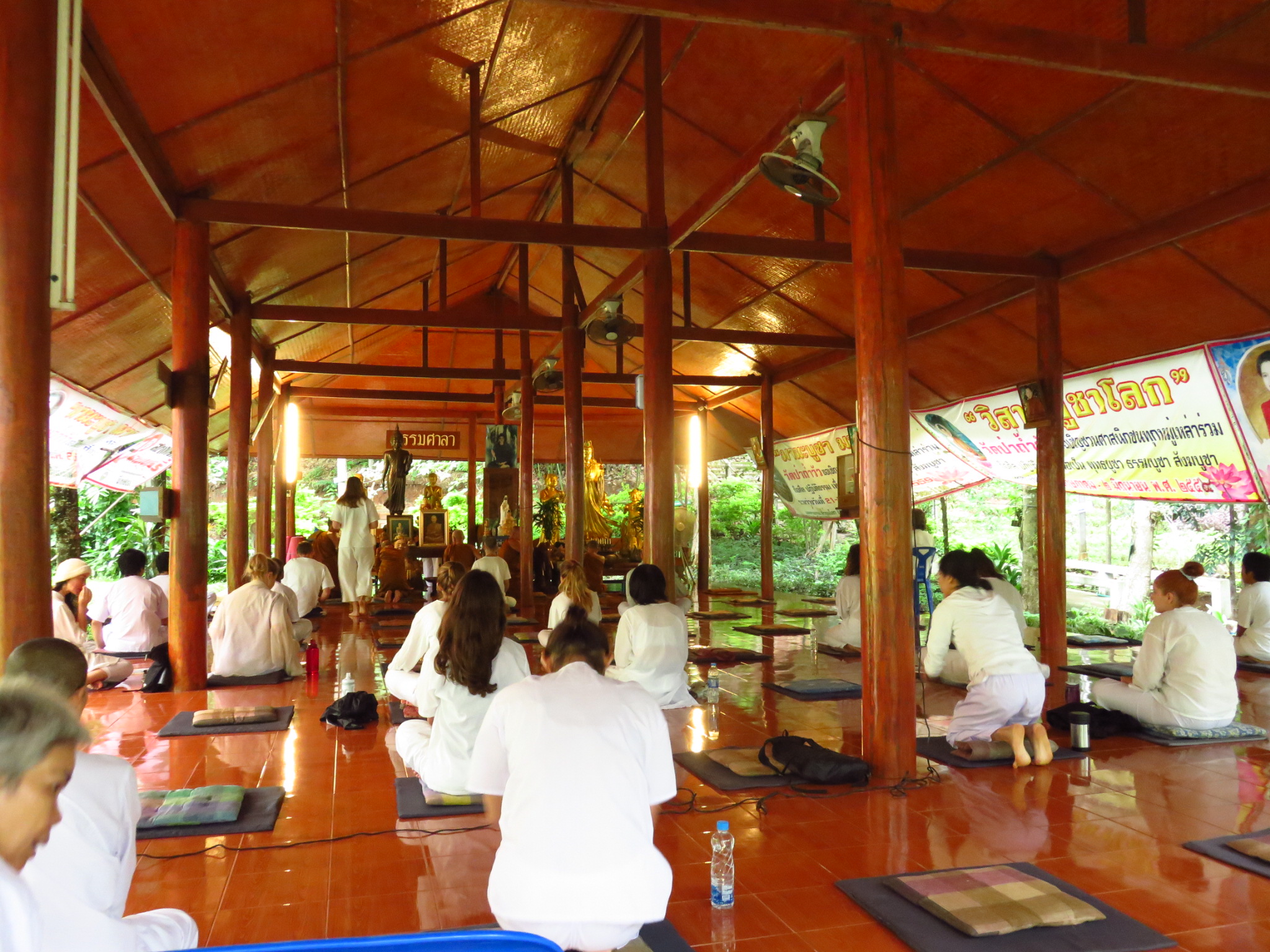 La vida en un monasterio budista en Tailandia - Viajando Lento